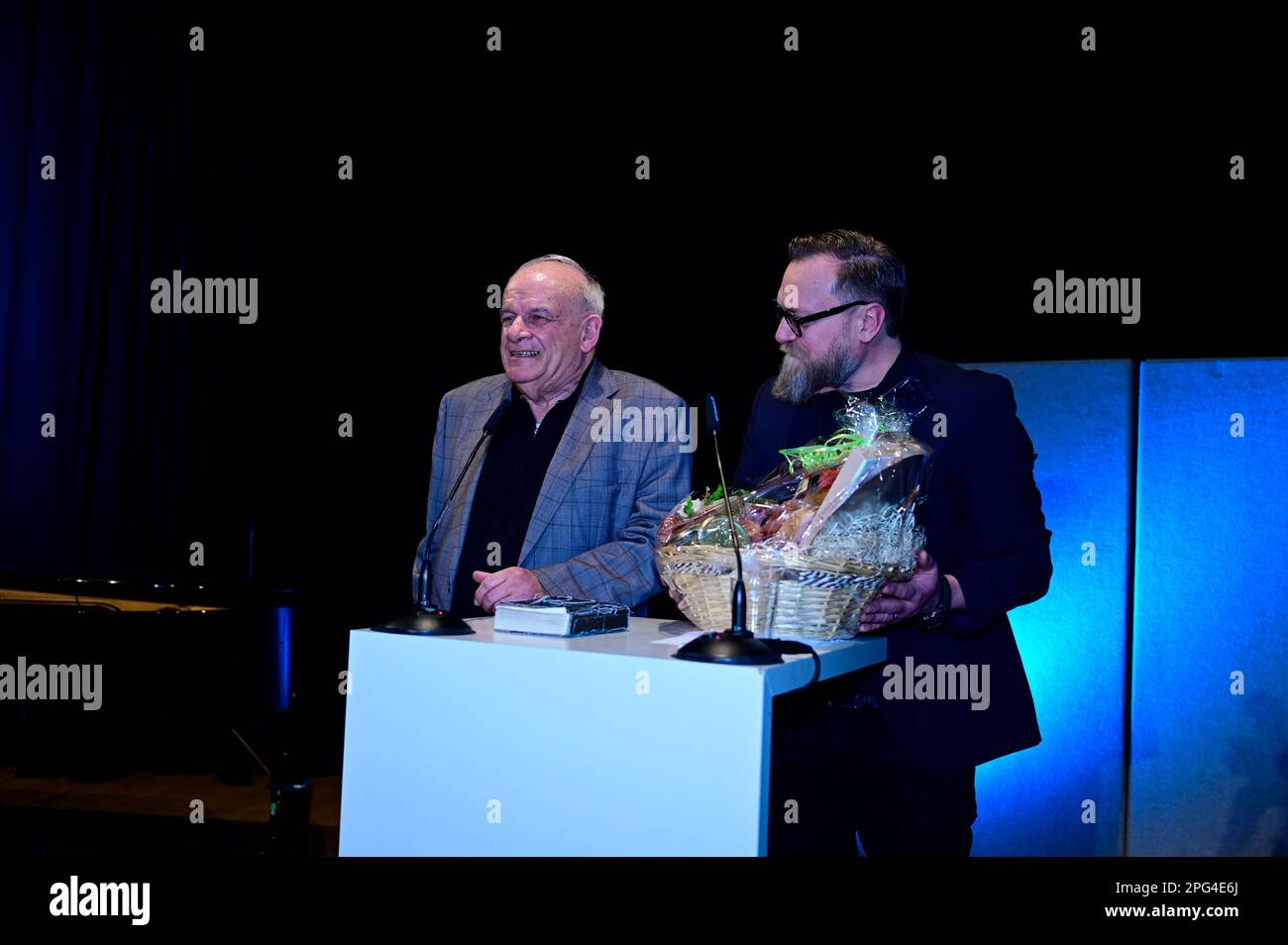 Im Bild: Peter Hahne und Eugen Böhler.Peter Hahne bei seinem Vortrag ...