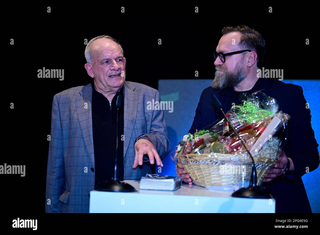 Im Bild: Peter Hahne und Eugen Böhler.Peter Hahne bei seinem Vortrag ...