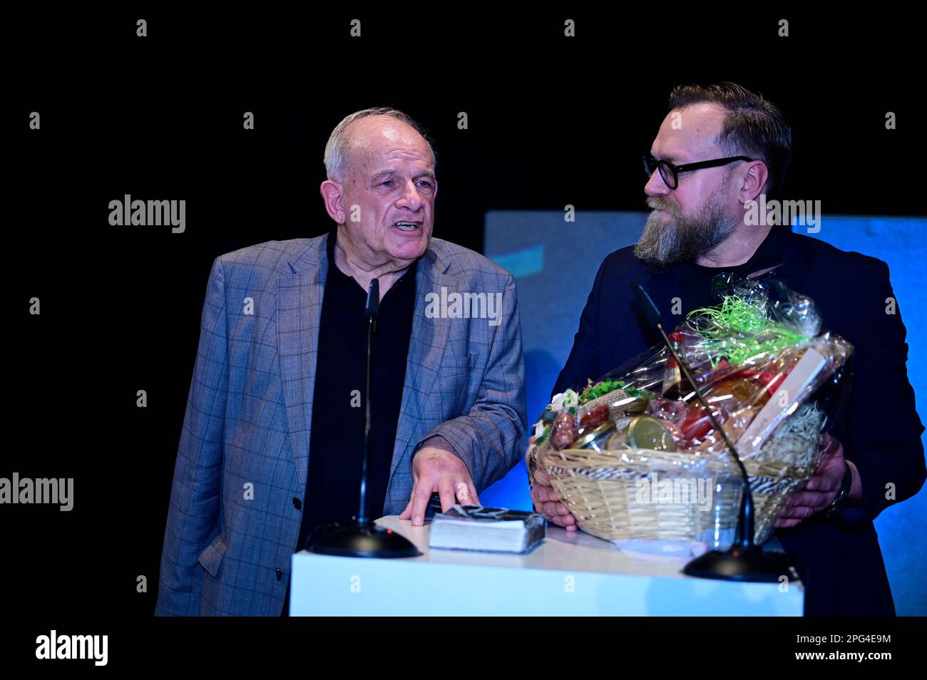 Im Bild: Peter Hahne und Eugen Böhler.Peter Hahne bei seinem Vortrag ...