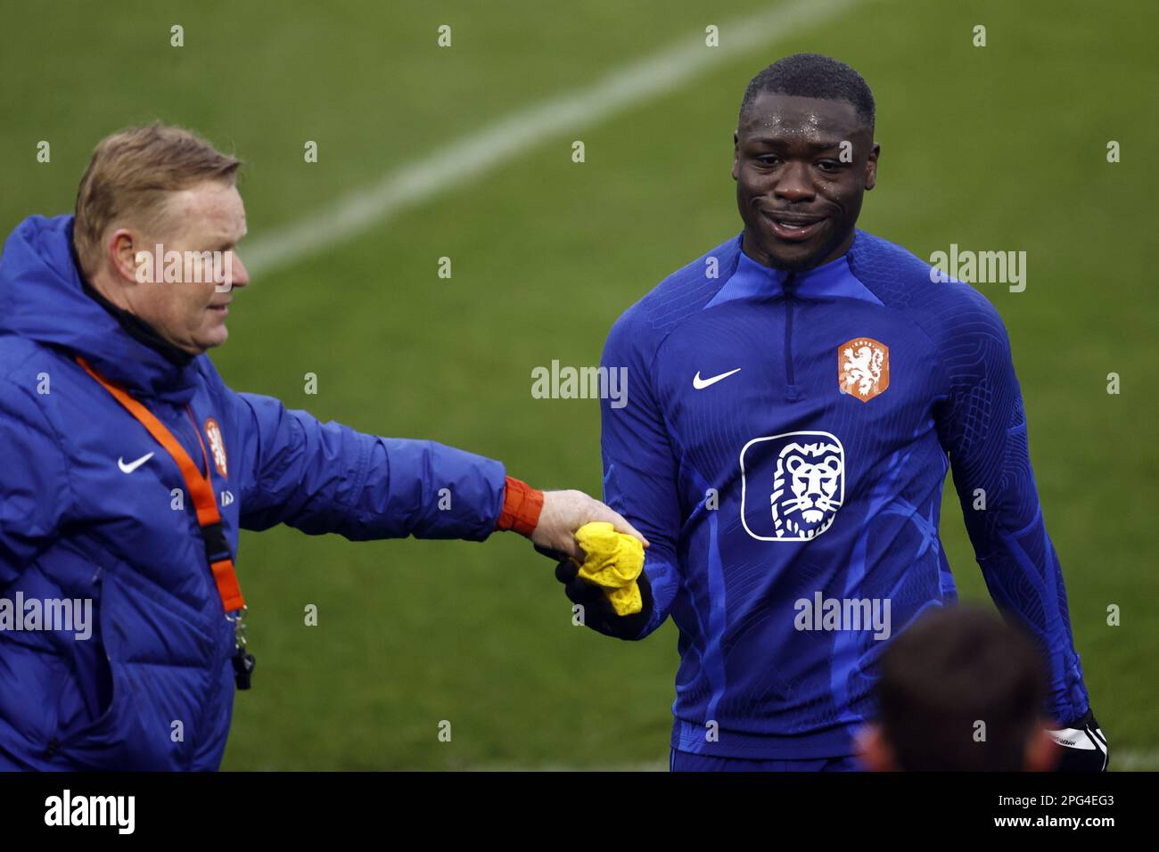 ZEIST - (lr) Holland coach Ronald Koeman, Brian Brobbey during a ...