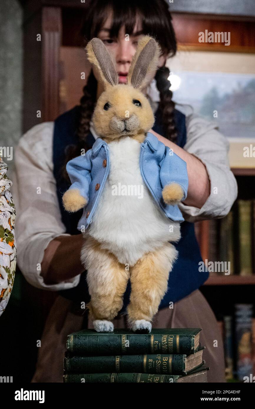 Covent garden performer hi-res stock photography and images - Alamy