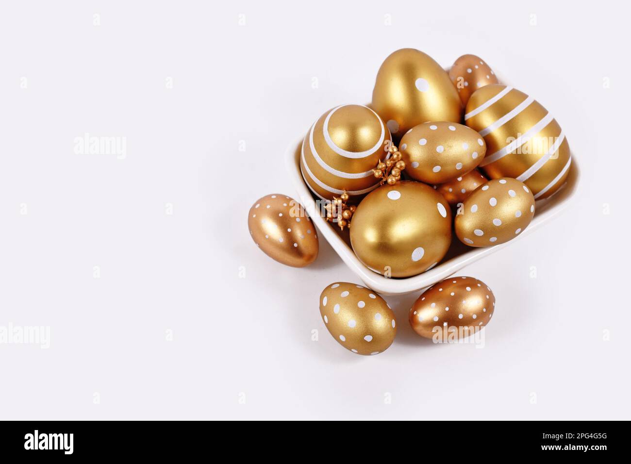 Elegant easter eggs spring hi-res stock photography and images - Alamy