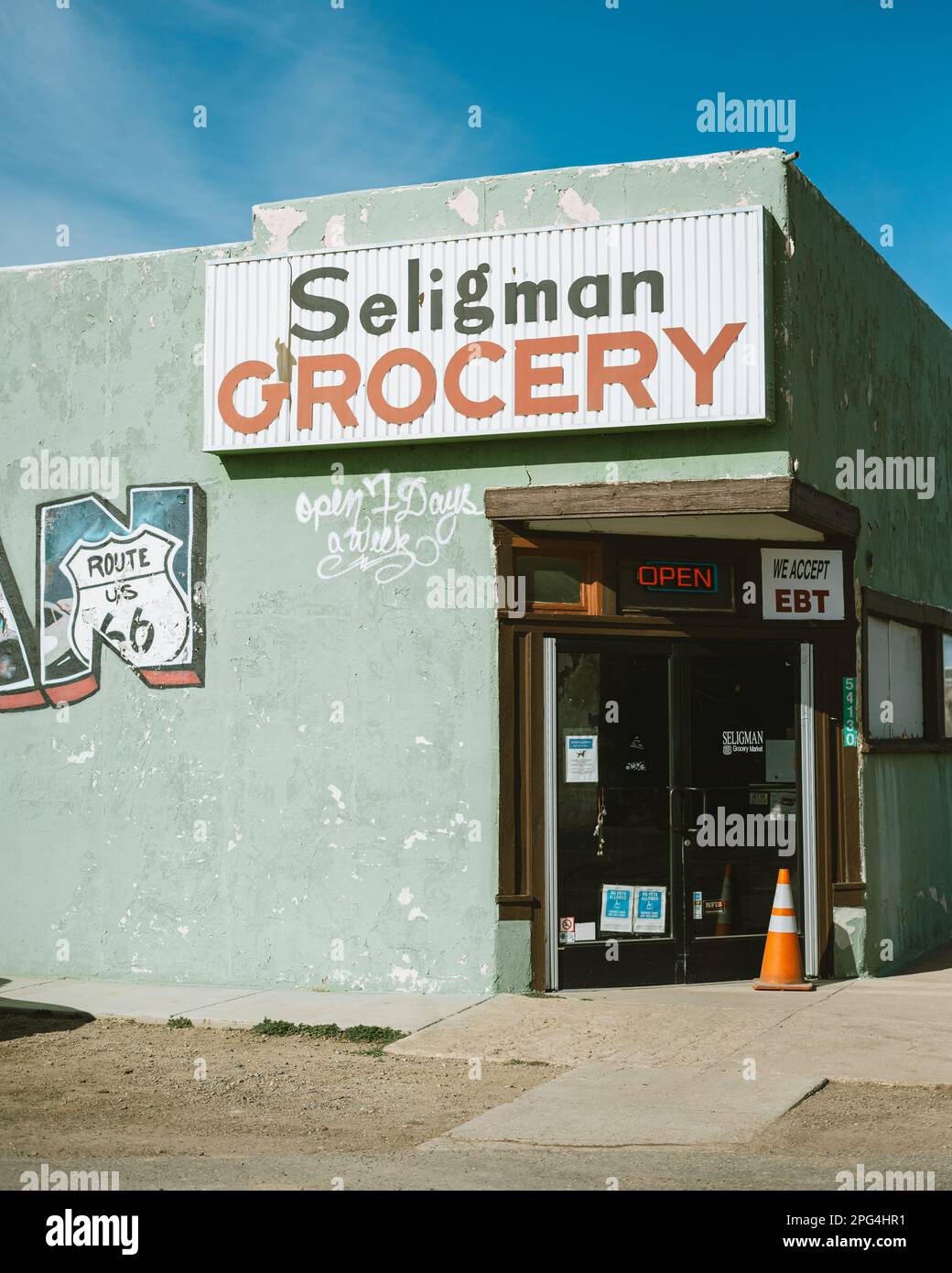 Grocery store window vintage hi-res stock photography and images - Alamy