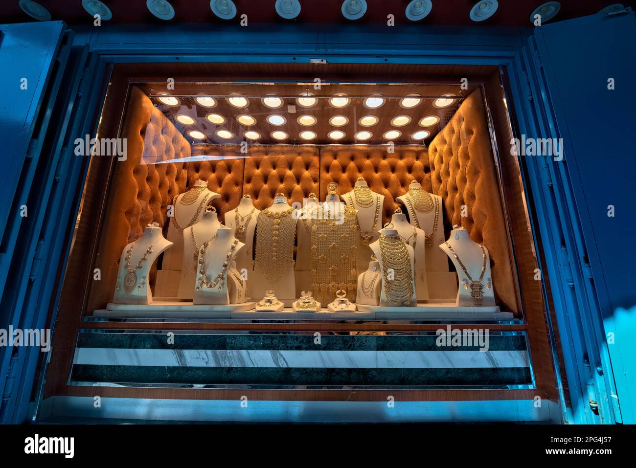 Oman gold hi-res stock photography and images - Alamy