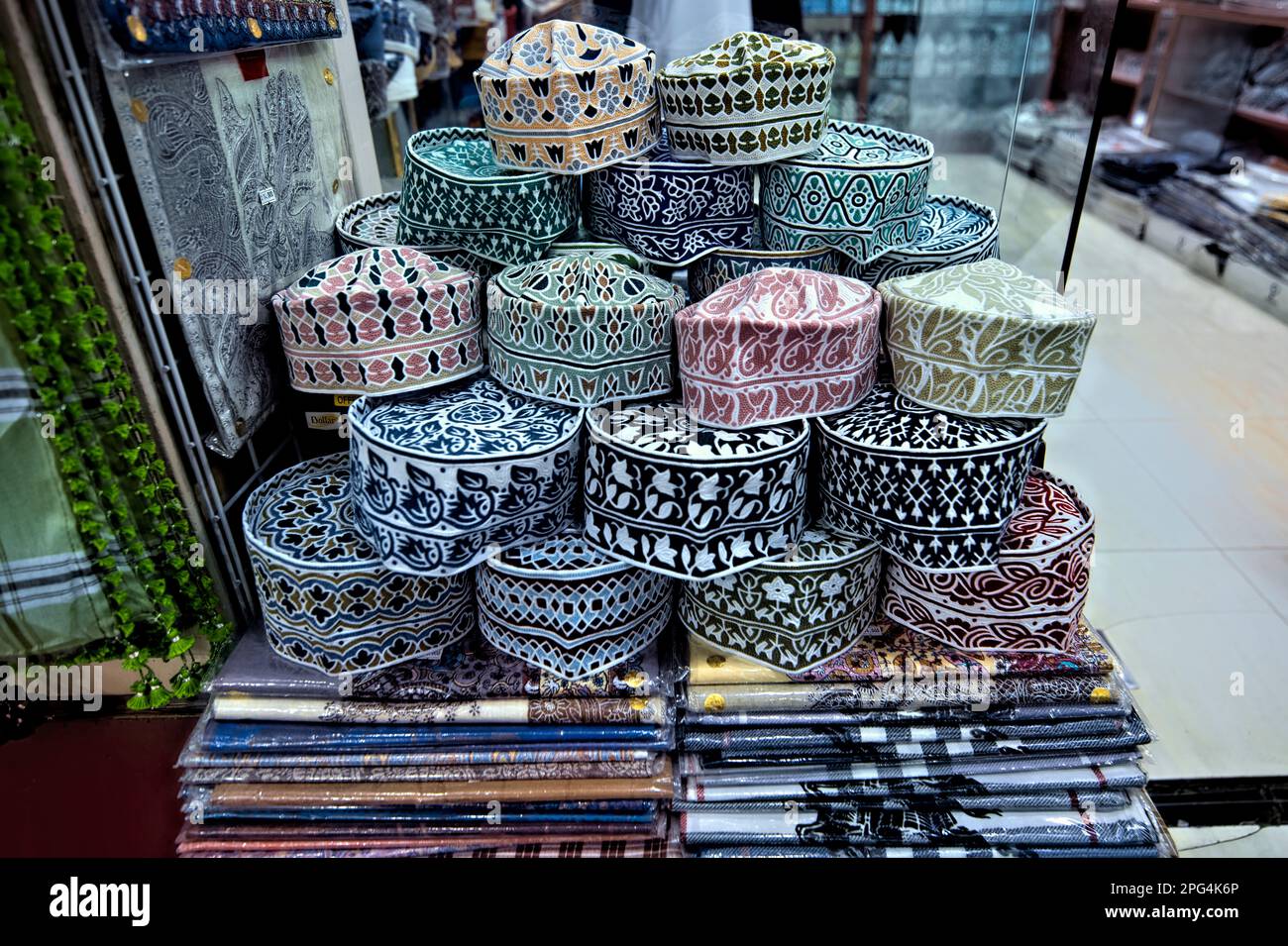 Traditional omani hats hi-res stock photography and images - Alamy