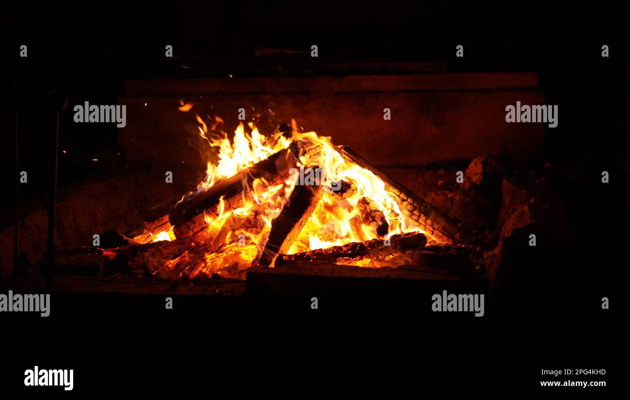 Burning embers hi-res stock photography and images - Alamy