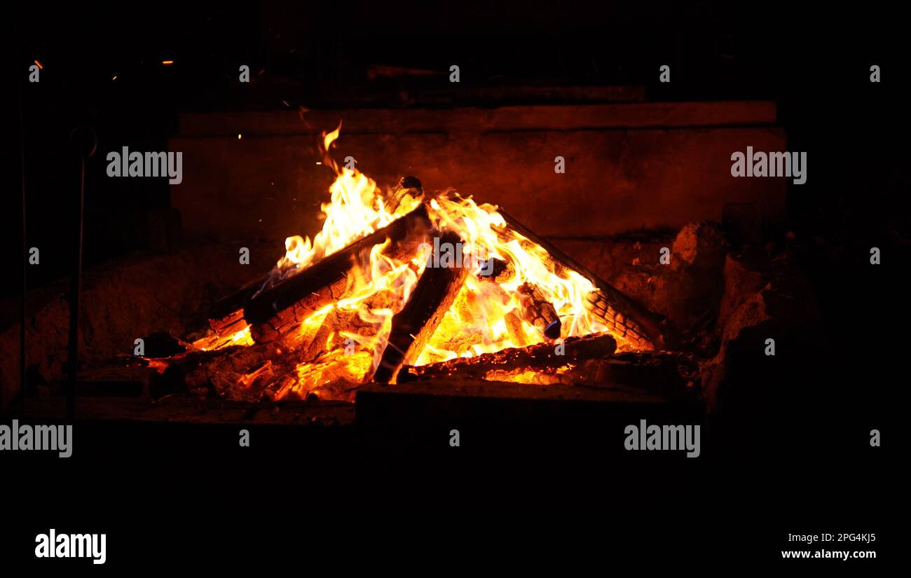 Burning embers hi-res stock photography and images - Alamy