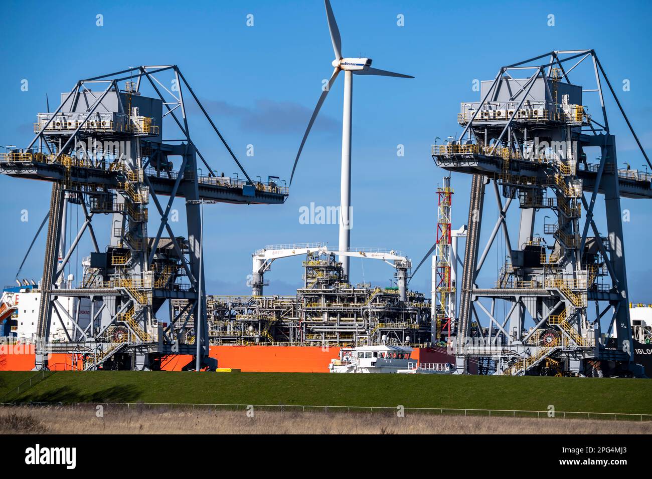 EemsEnergyTerminal, floating LNG terminal in the seaport of Eemshaven ...