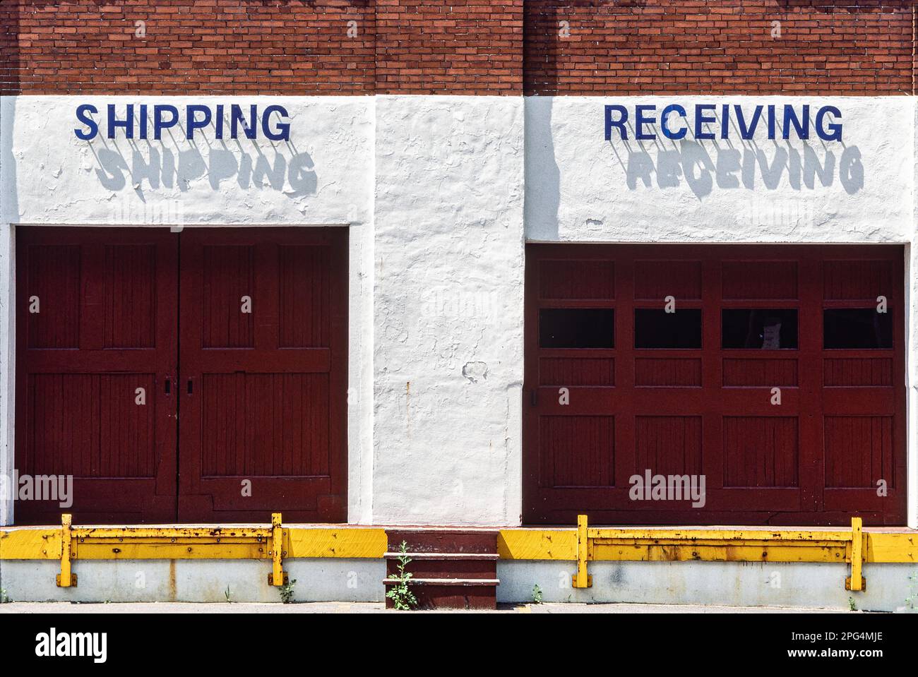 Signage for shipping and receiving hi-res stock photography and images ...