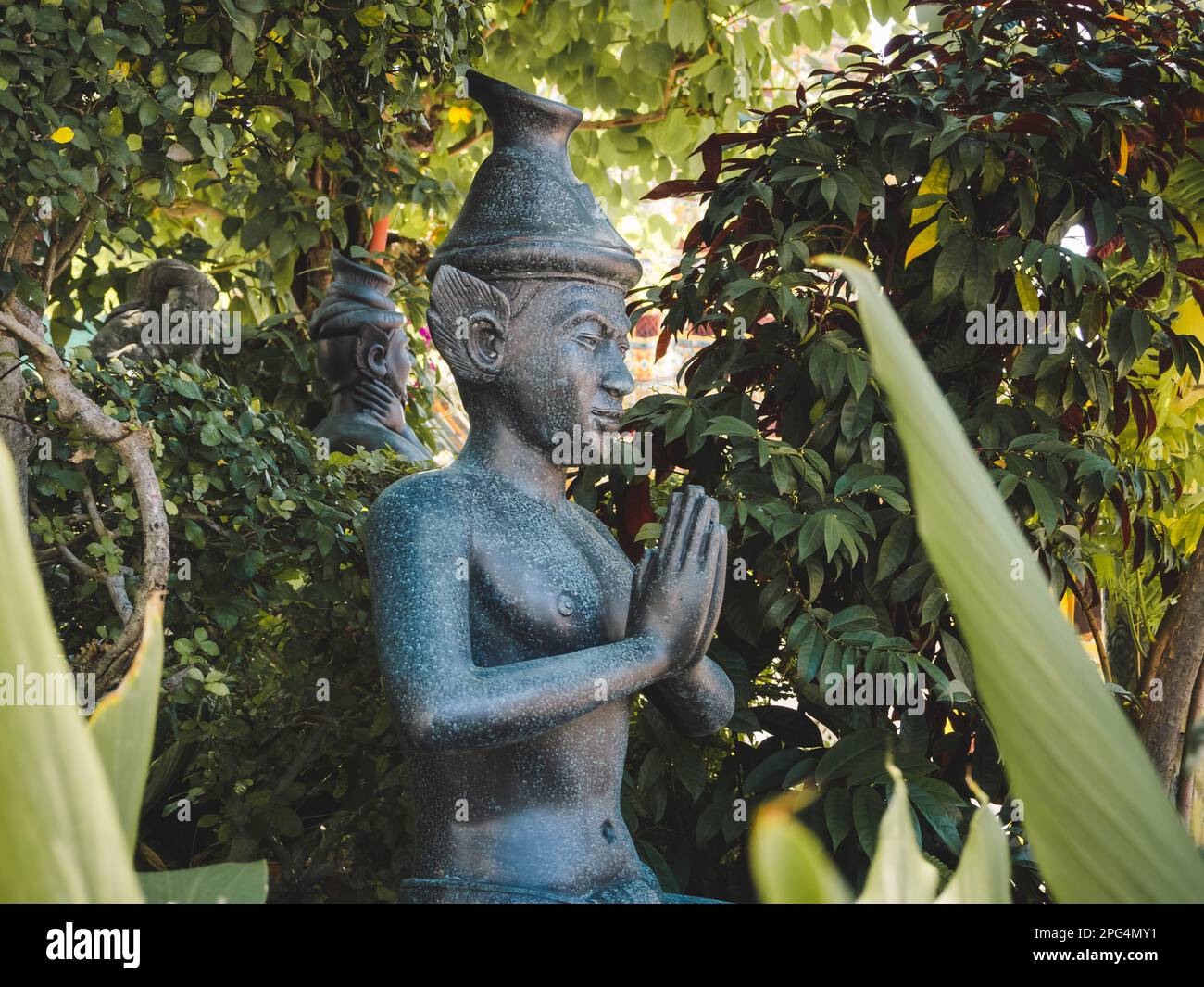 An outdoor praying statue in Wat Pho, Buddhist temple in Bangkok Stock ...