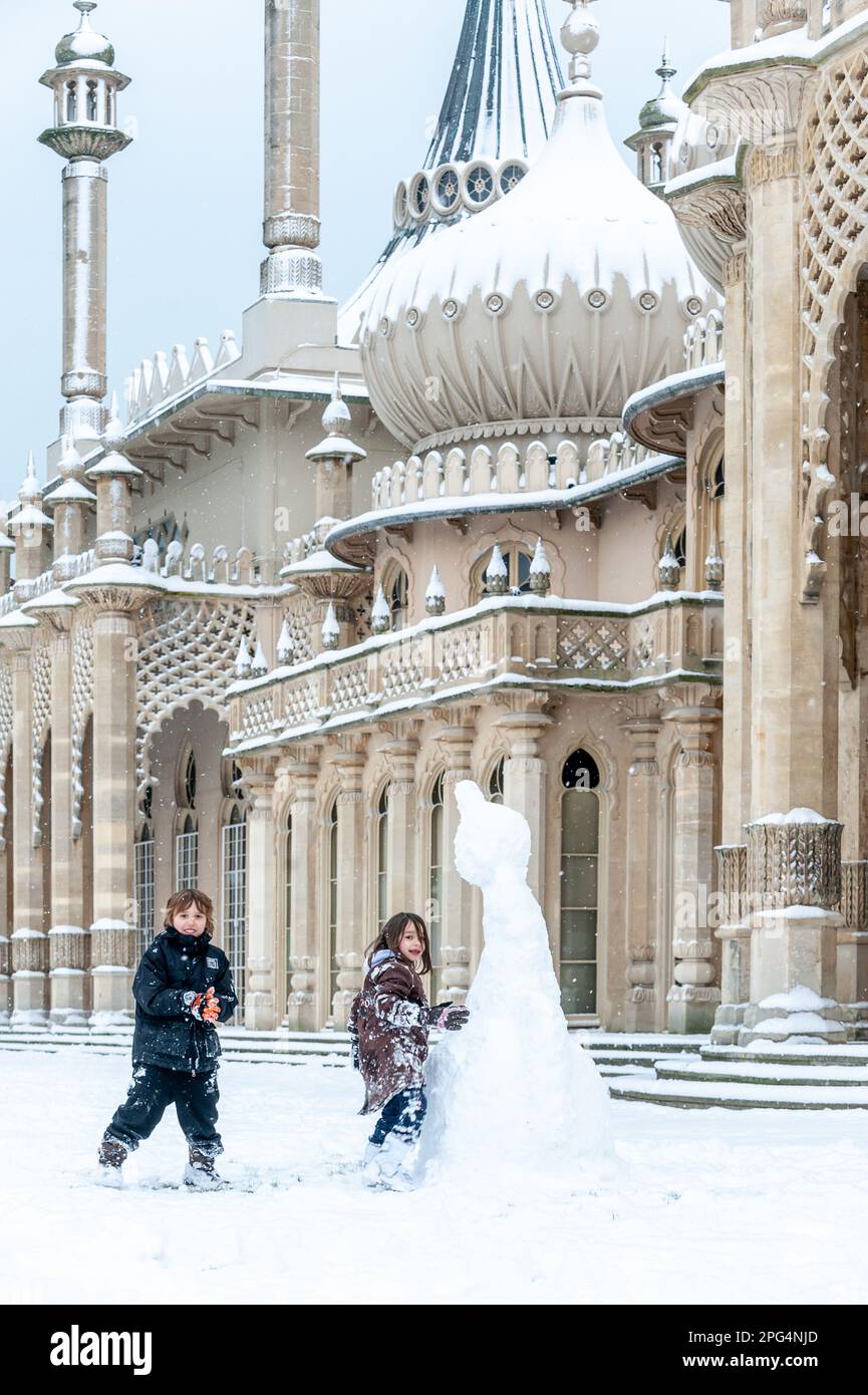 Brighton, February 2nd 2009: Rare snowfall at Brighton Pavilion Stock ...