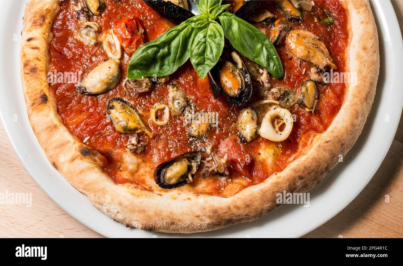 Mollusc dish hi-res stock photography and images - Alamy