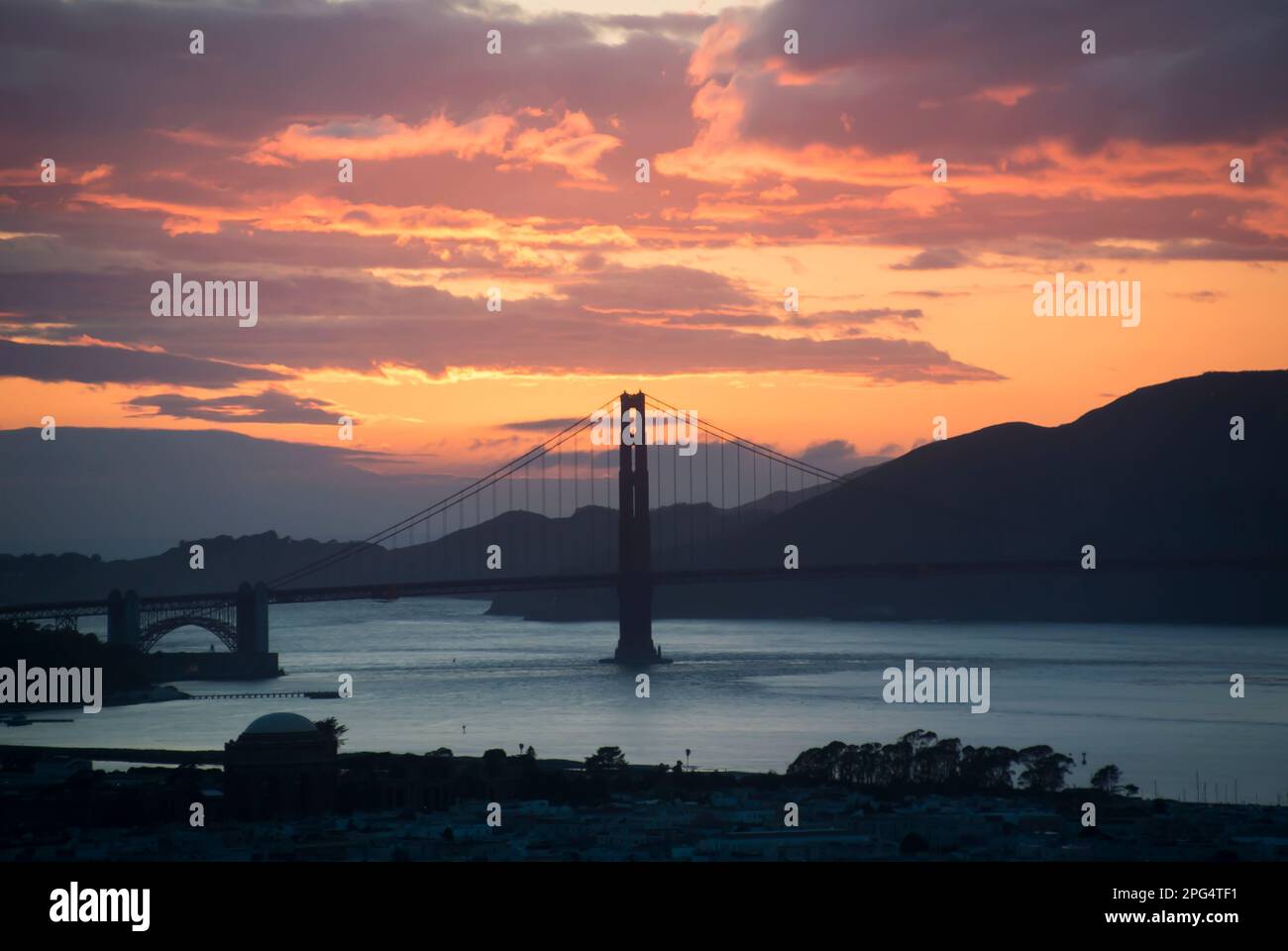 Golden gate bridge view sunset hi-res stock photography and images - Alamy