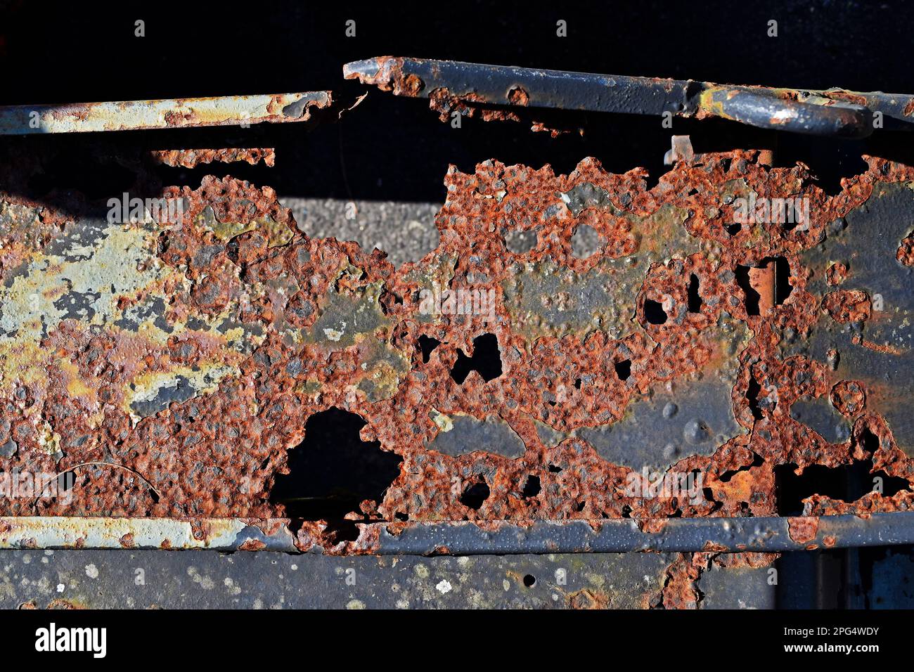 Damaged metal texture hi-res stock photography and images - Alamy