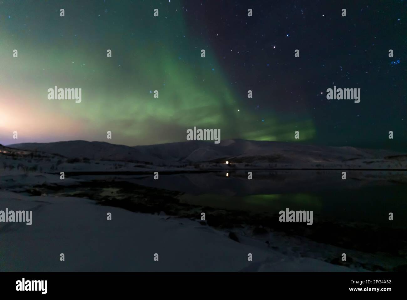 Beautiful aurora borealis green northern hi-res stock photography and ...