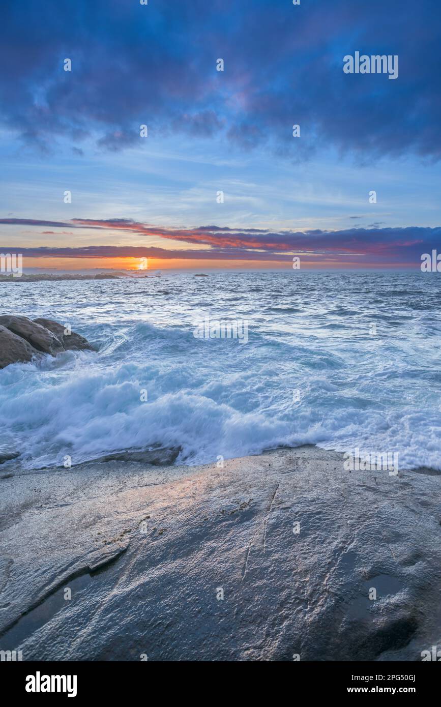 Turquoise sea beating against coast hi-res stock photography and images ...