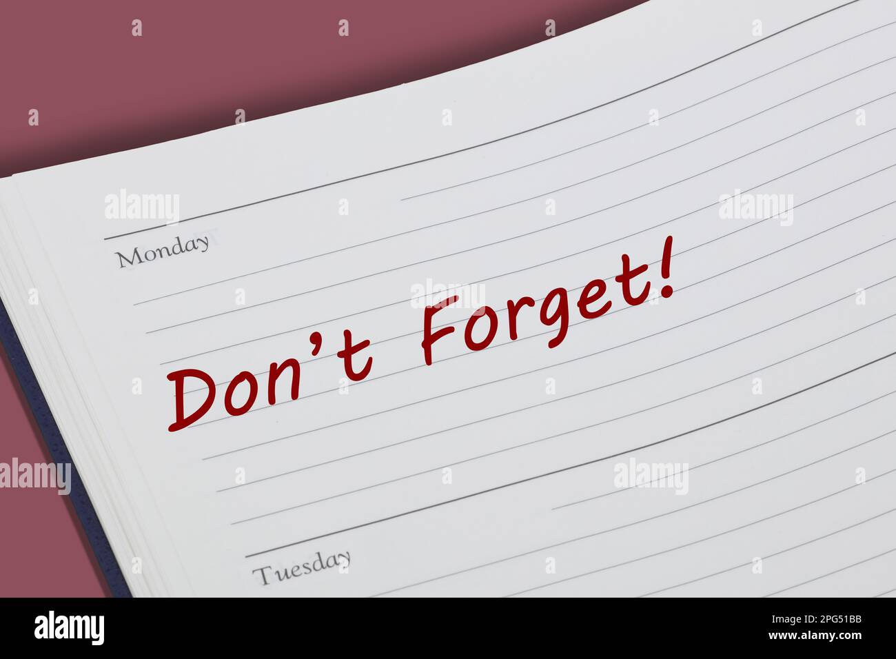 Dont Forget diary reminder appointment open on desk Stock Photo - Alamy