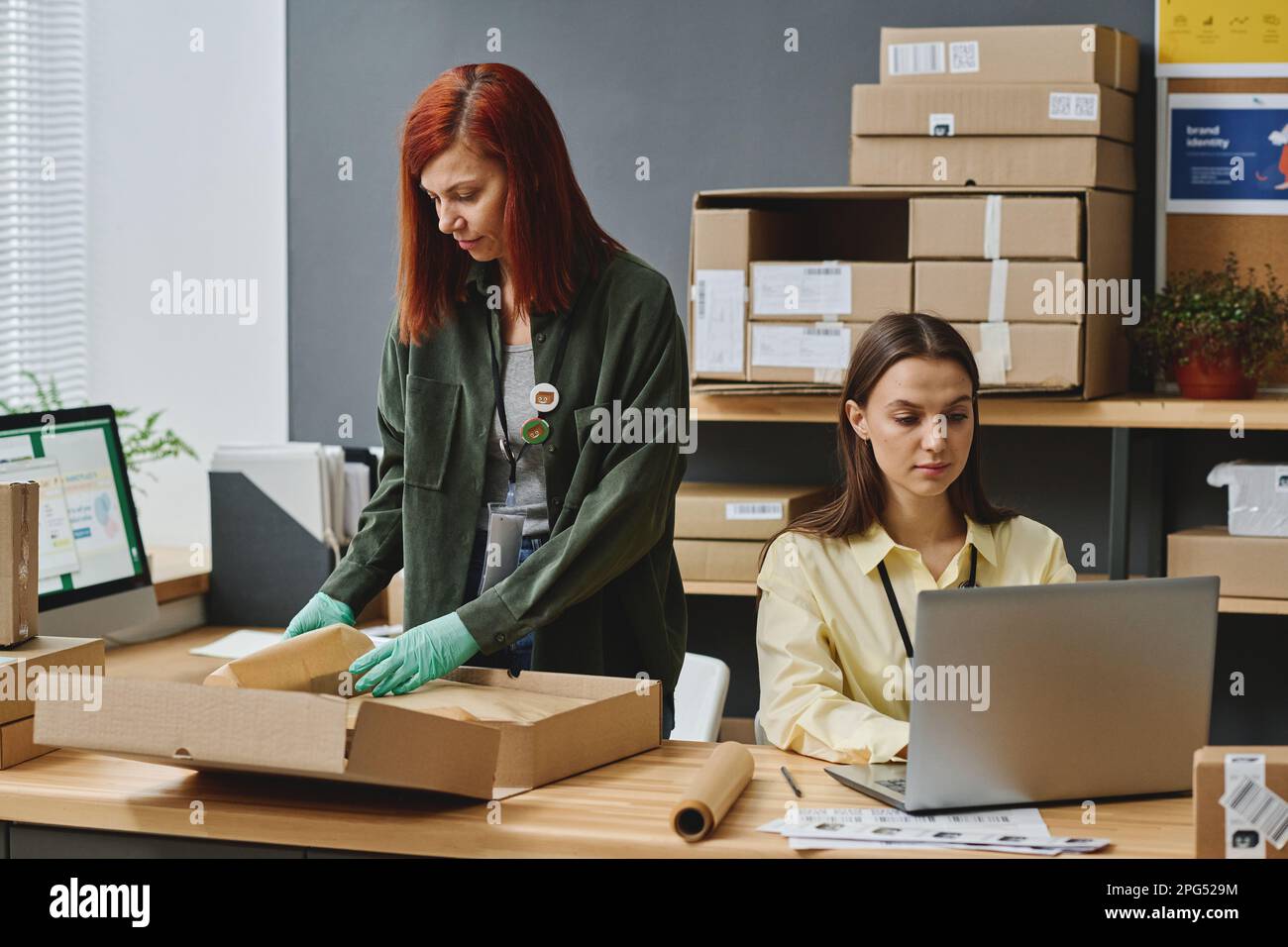 Young two volunteers packing hi-res stock photography and images - Alamy