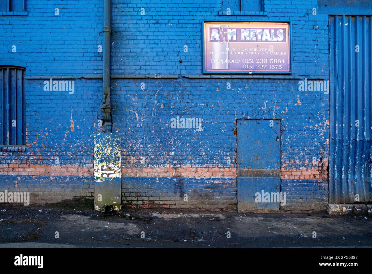 Blue painted facade to Liverpool dockland warehouse Stock Photo - Alamy