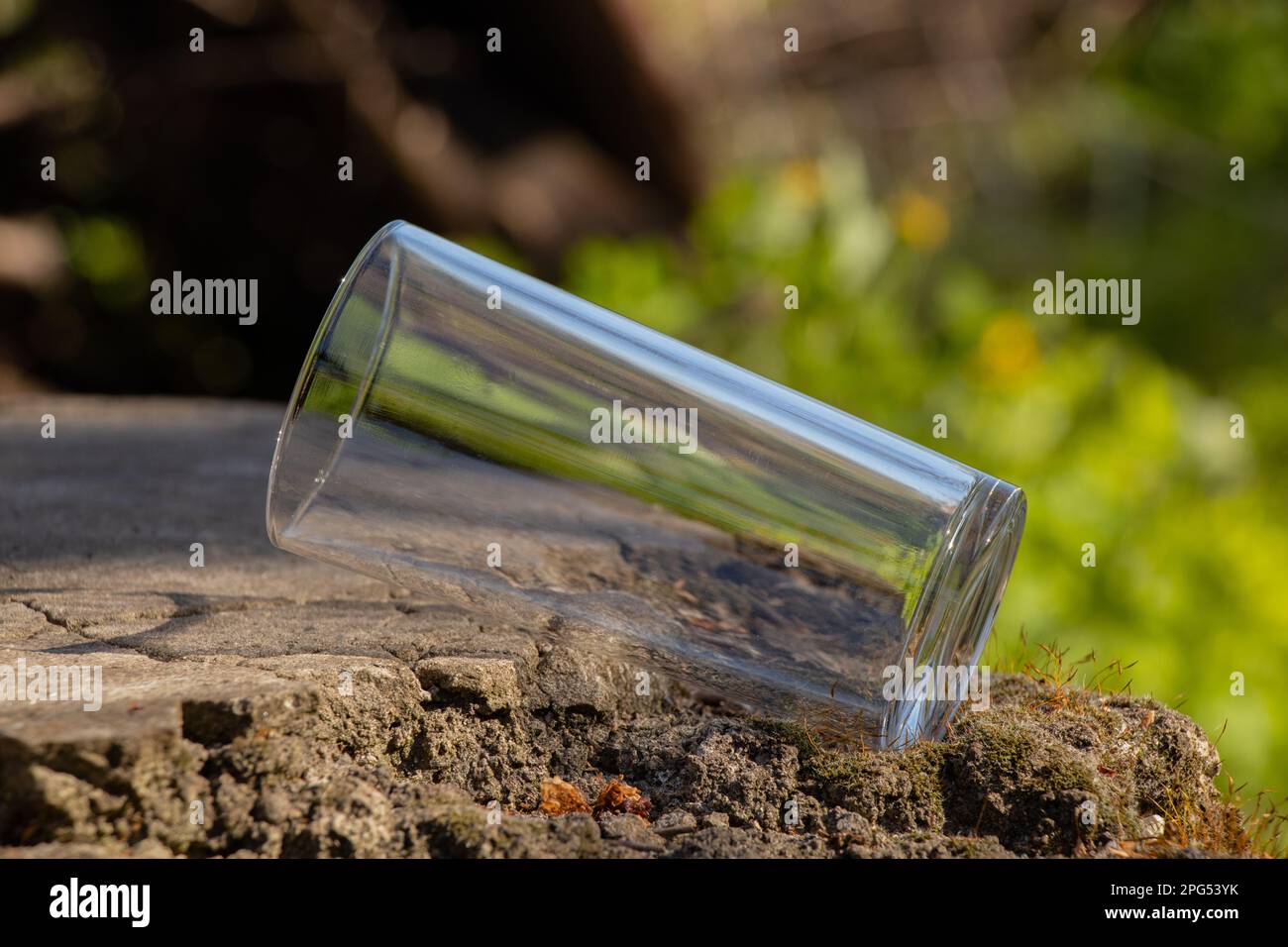 Beer jug stands hi-res stock photography and images - Alamy