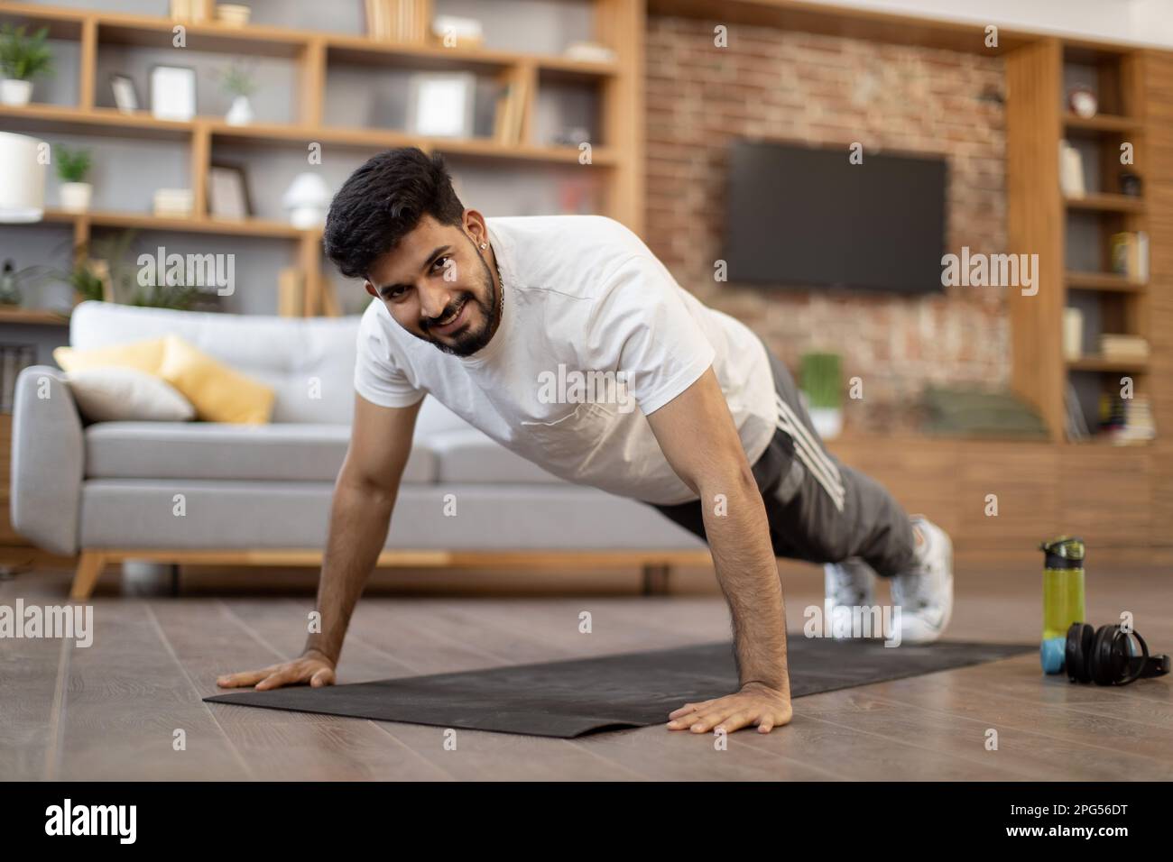 Muscle man standing straight hi-res stock photography and images - Alamy