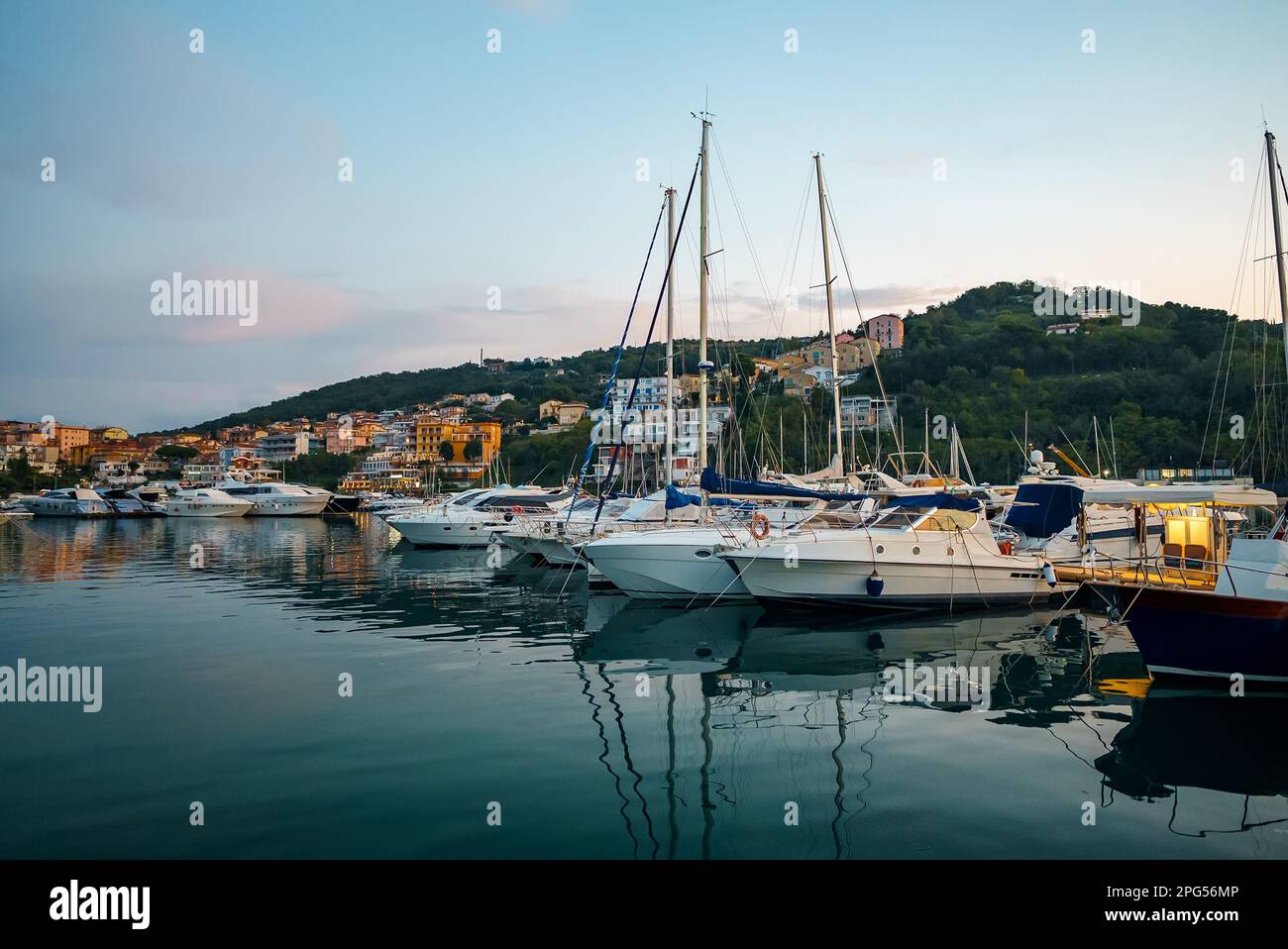 Porto di agropoli hi-res stock photography and images - Alamy