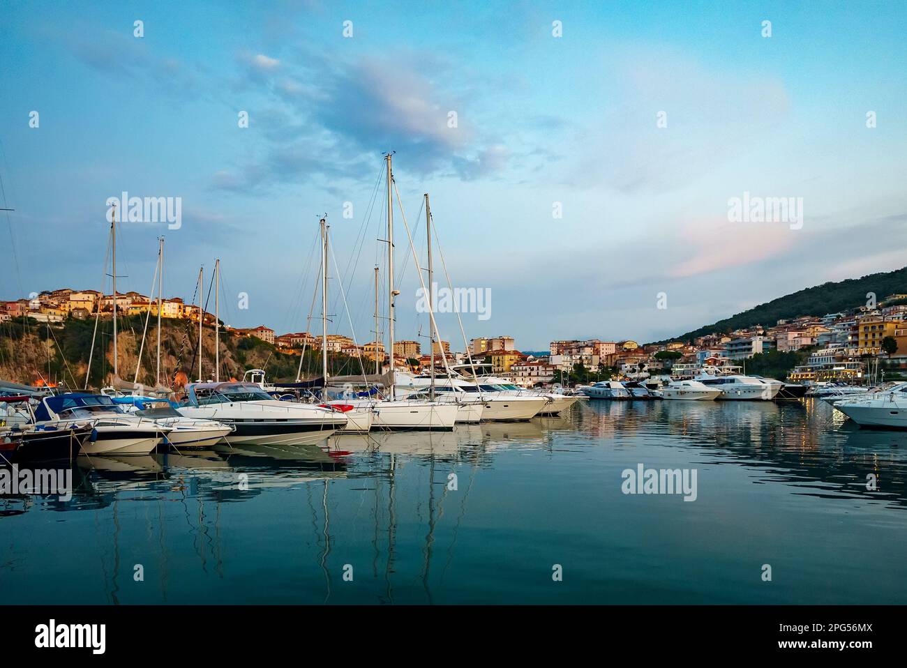 Porto di agropoli hi-res stock photography and images - Alamy