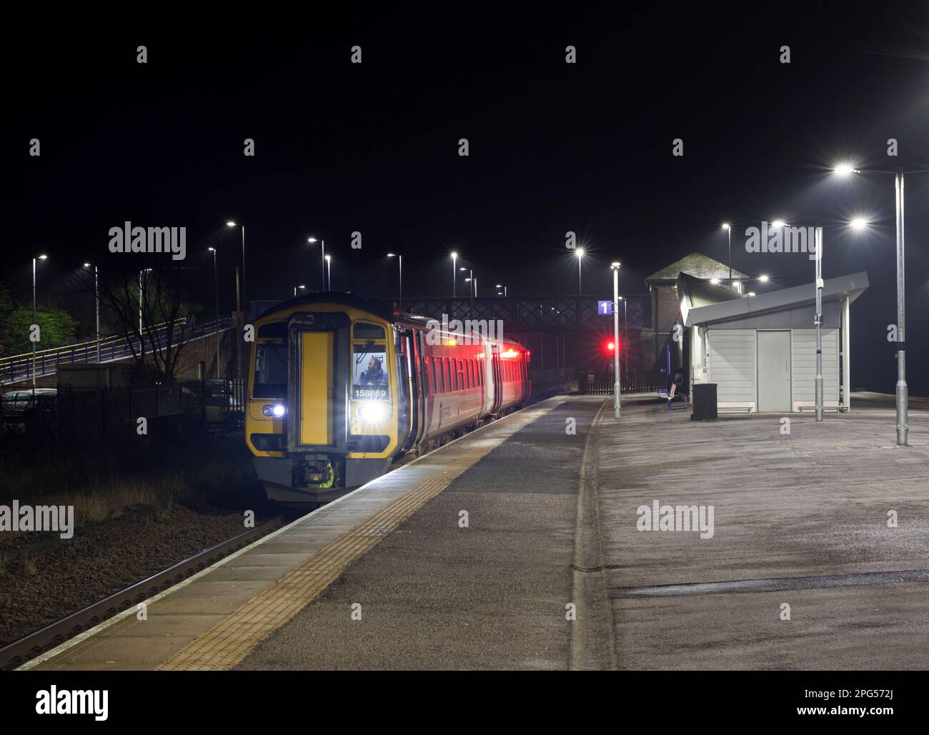 Northern Rail class 158 DMU train 158869 at Eaglescliffe railway ...