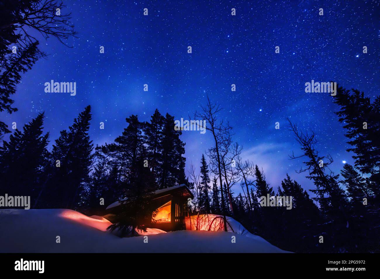 Stars above a remote cabin in the snow in a forest in Norway Stock ...