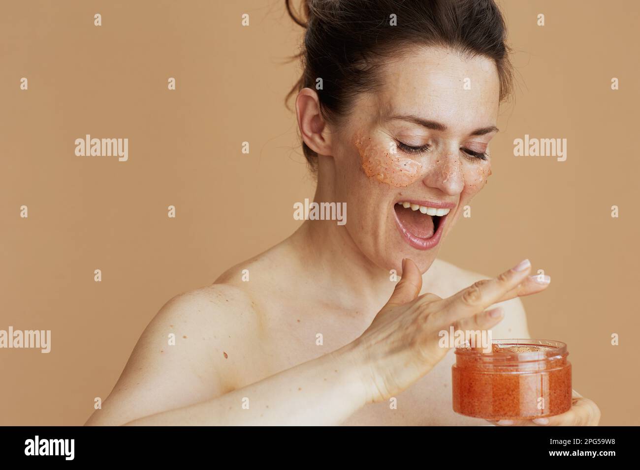 Sugar scrub woman body hi-res stock photography and images - Alamy