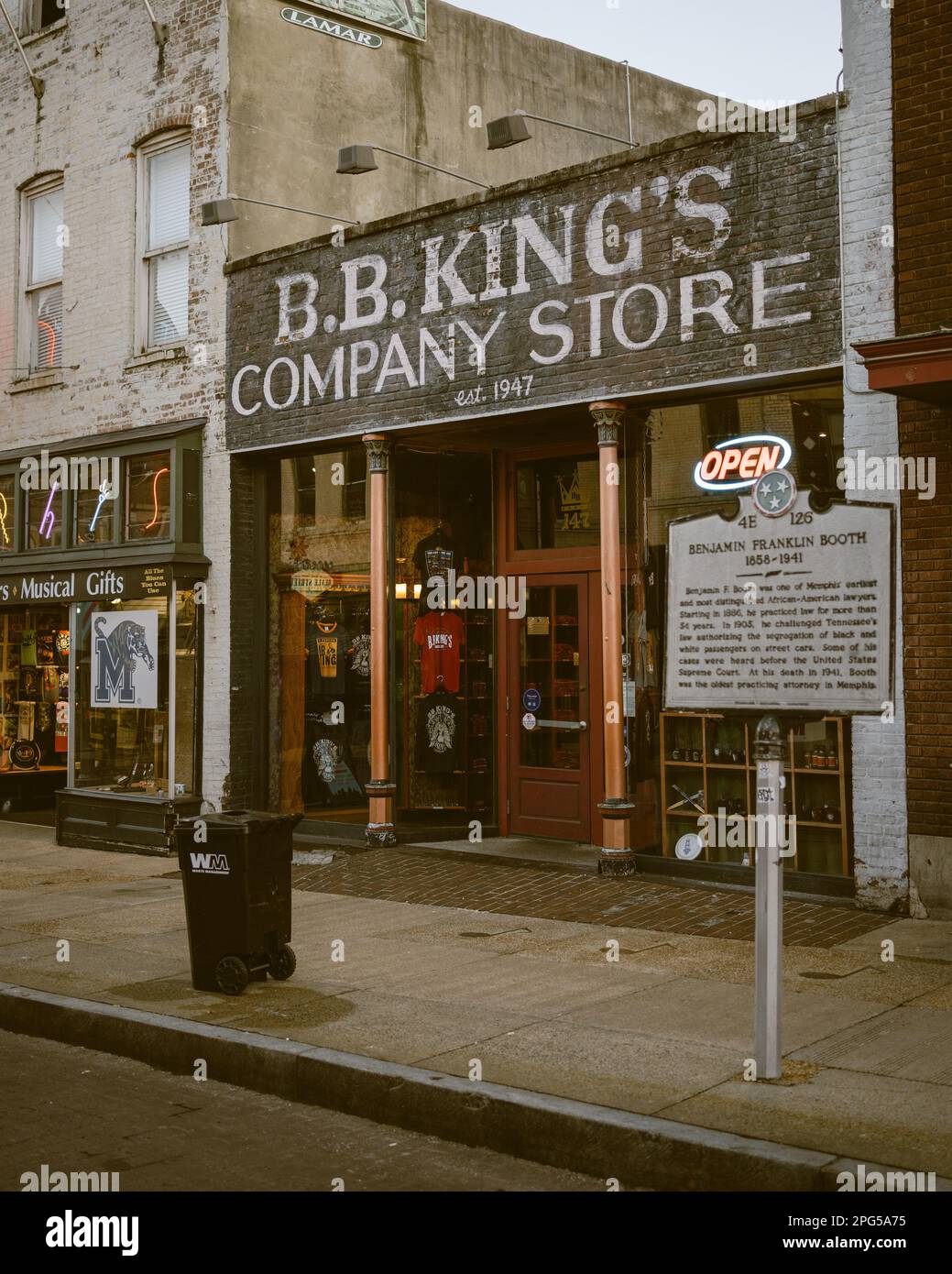 B.B. Kings Store on Beale Street, Memphis, Tennessee Stock Photo - Alamy