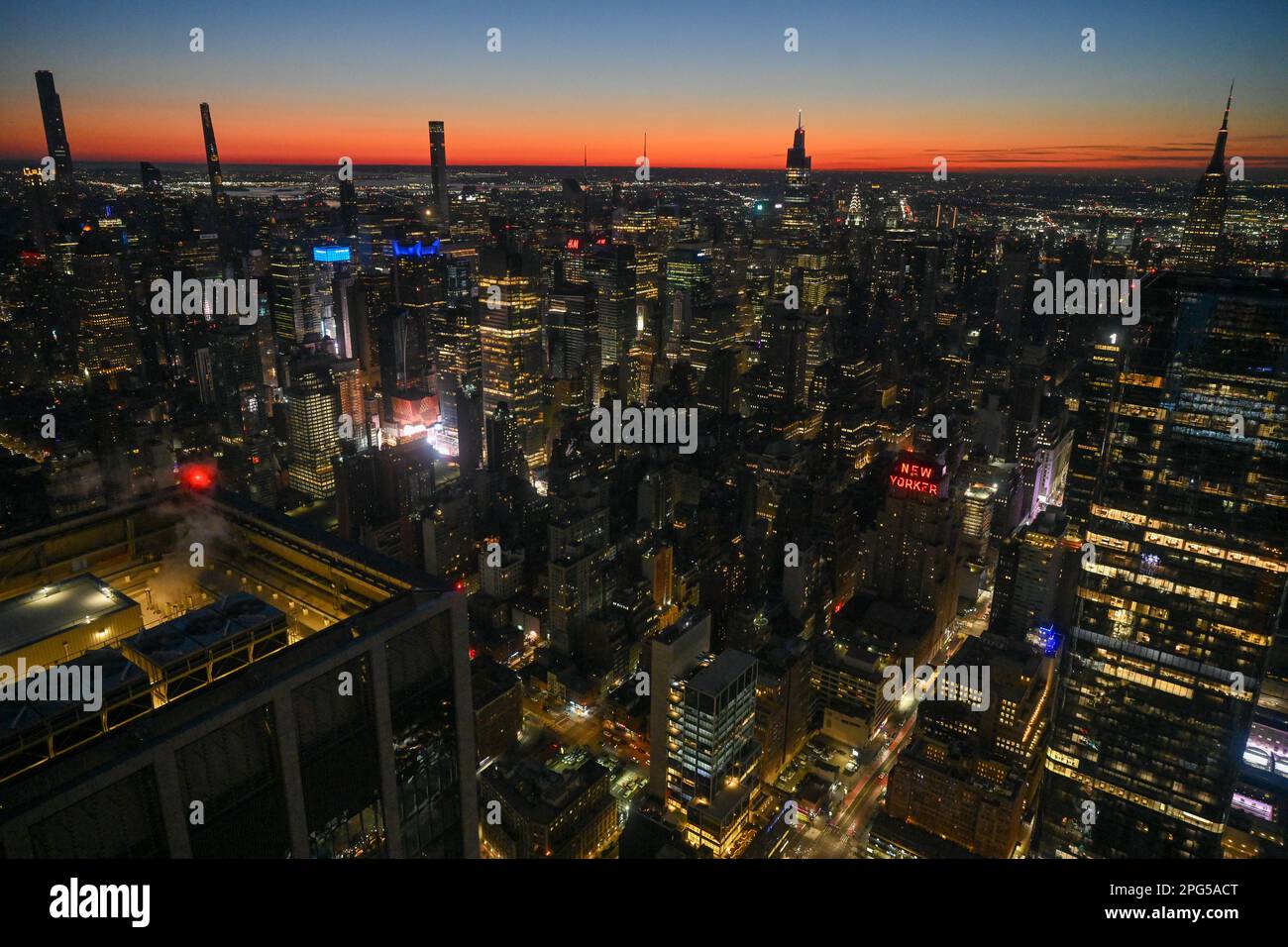 A view of One Vanderbilt and Midtown Manhattan at sunrise from the Edge ...