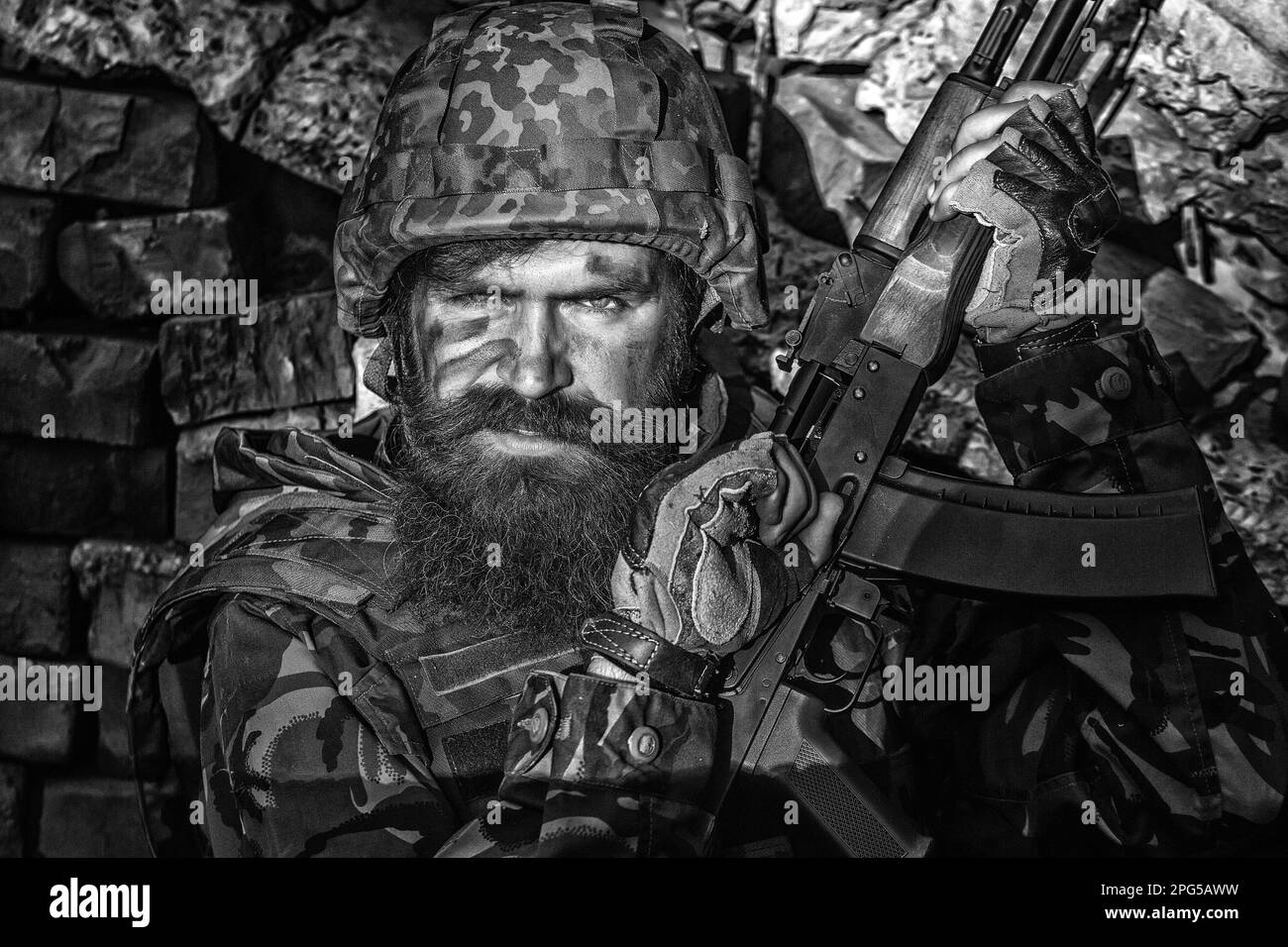 Russian or ukrainian soldiers with rifle. Russia vs Ukraine soldier ...