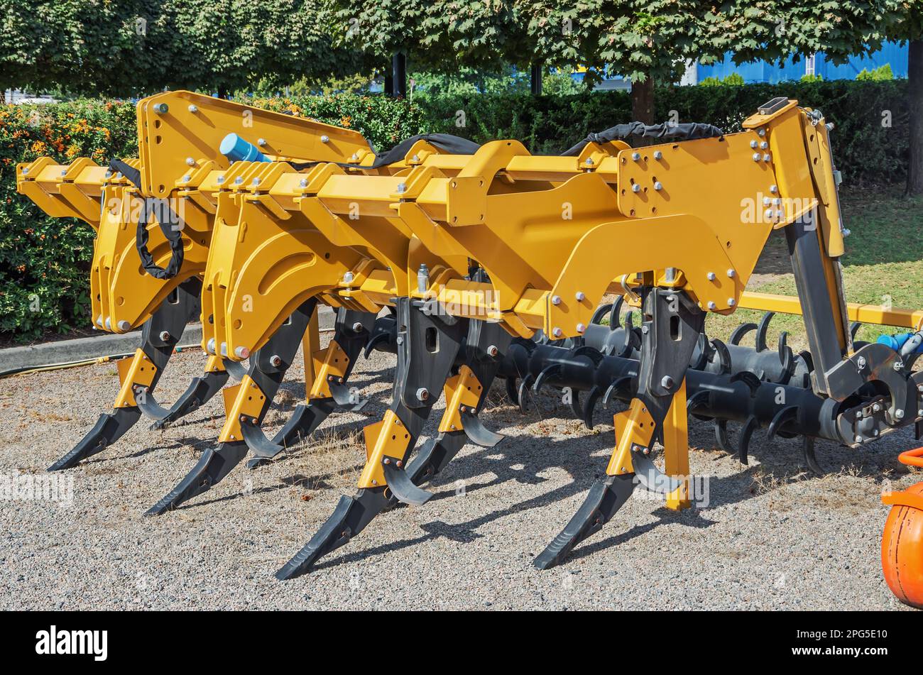 Agricultural subsoiler for processing of soil with stubble in ...
