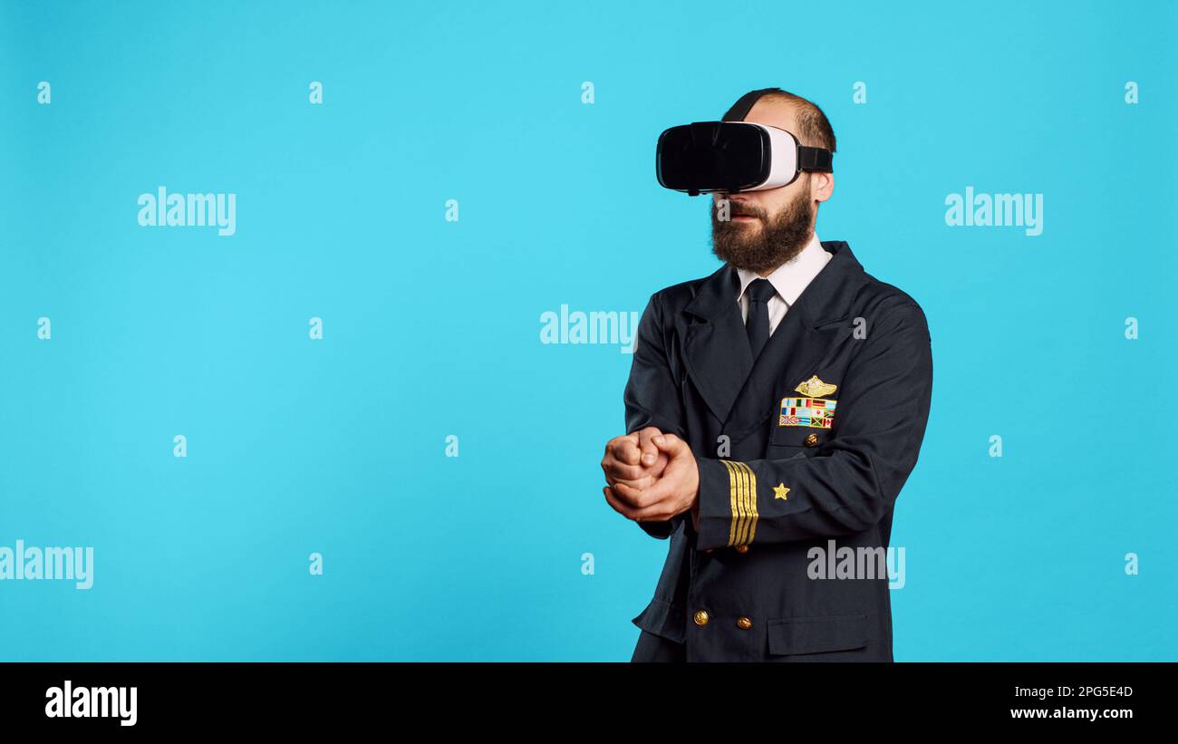 Airplane pilot using vr headset hi-res stock photography and images - Alamy
