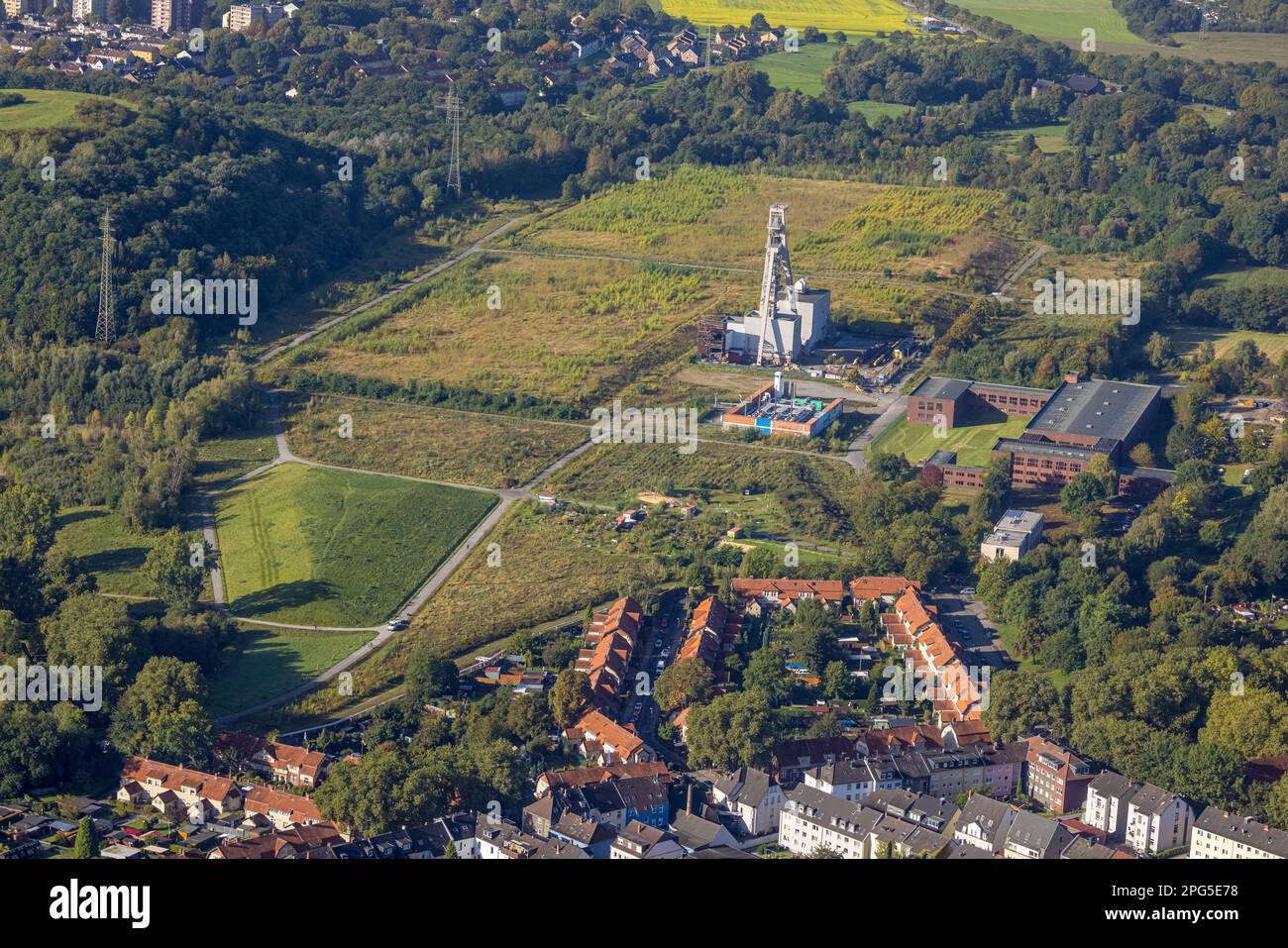 Hugo colliery shaft 2 with winding tower hi-res stock photography and ...