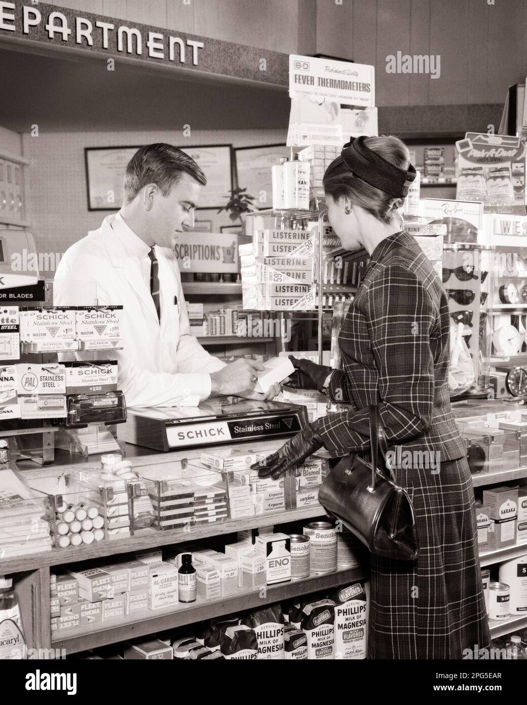 Medical assistance 1960s hi-res stock photography and images - Alamy