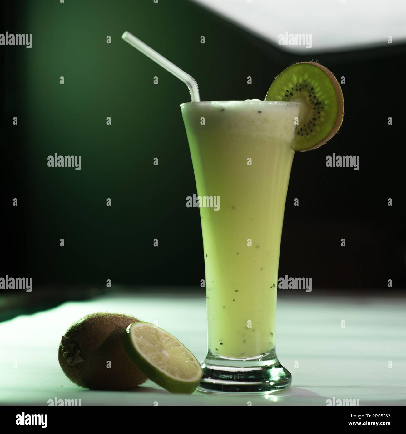 Kiwi & Lemon Juice served at restaurant Stock Photo - Alamy