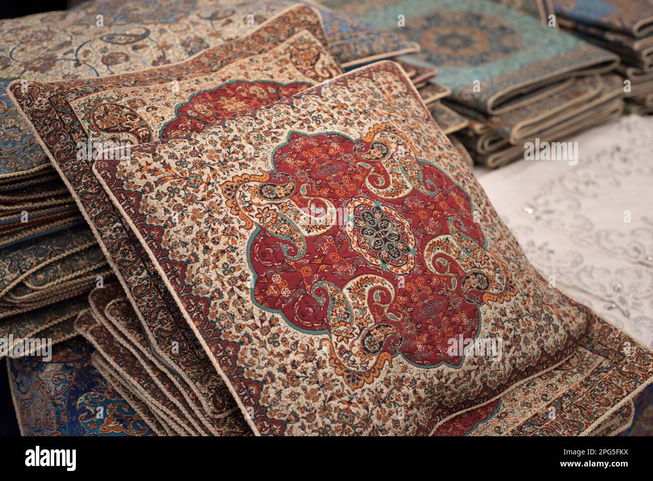 Ethnic pillow pattern hi-res stock photography and images - Alamy