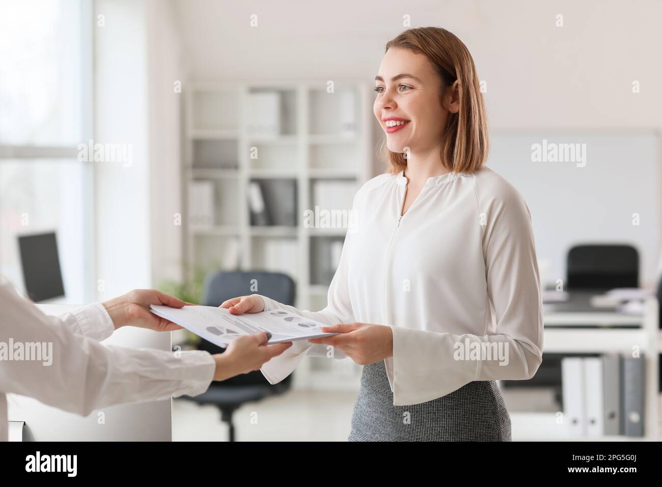 Taking documents hi-res stock photography and images - Alamy