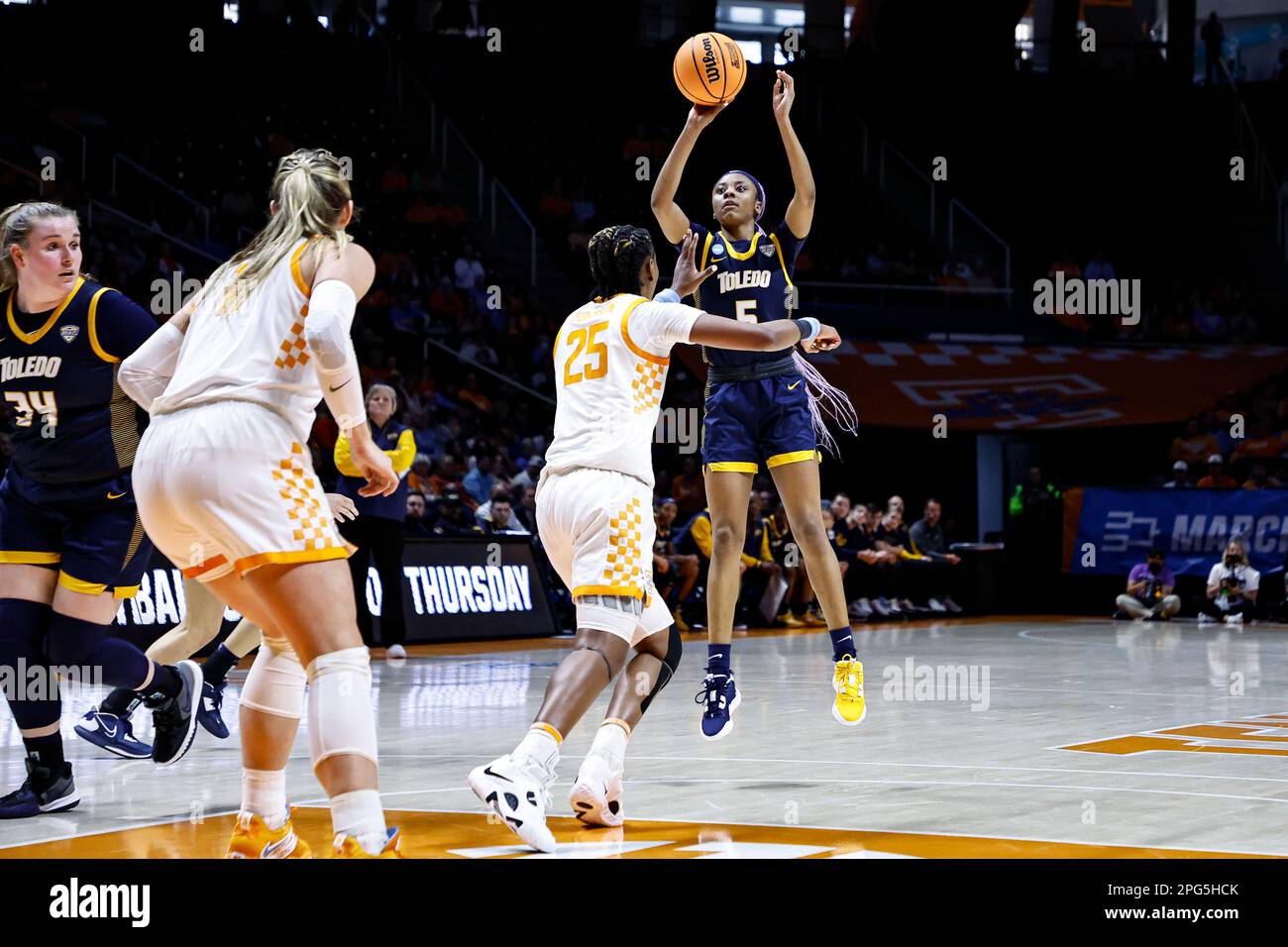 Toledo guard Quinesha Lockett (5) shoots over Tennessee guard Jordan ...