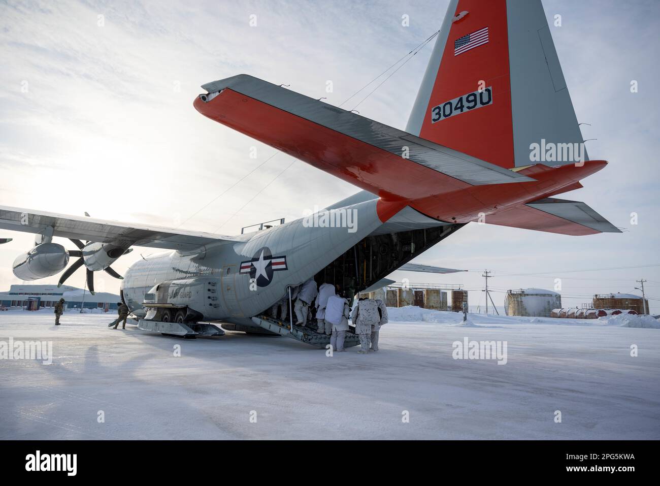 Soldiers from the Royal Canadian Armed Forces board an LC-130 Hercules ...