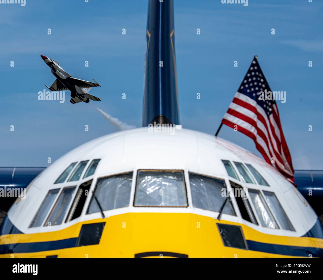 The United States Air Force Air Demonstration Squadron "Thunderbirds ...