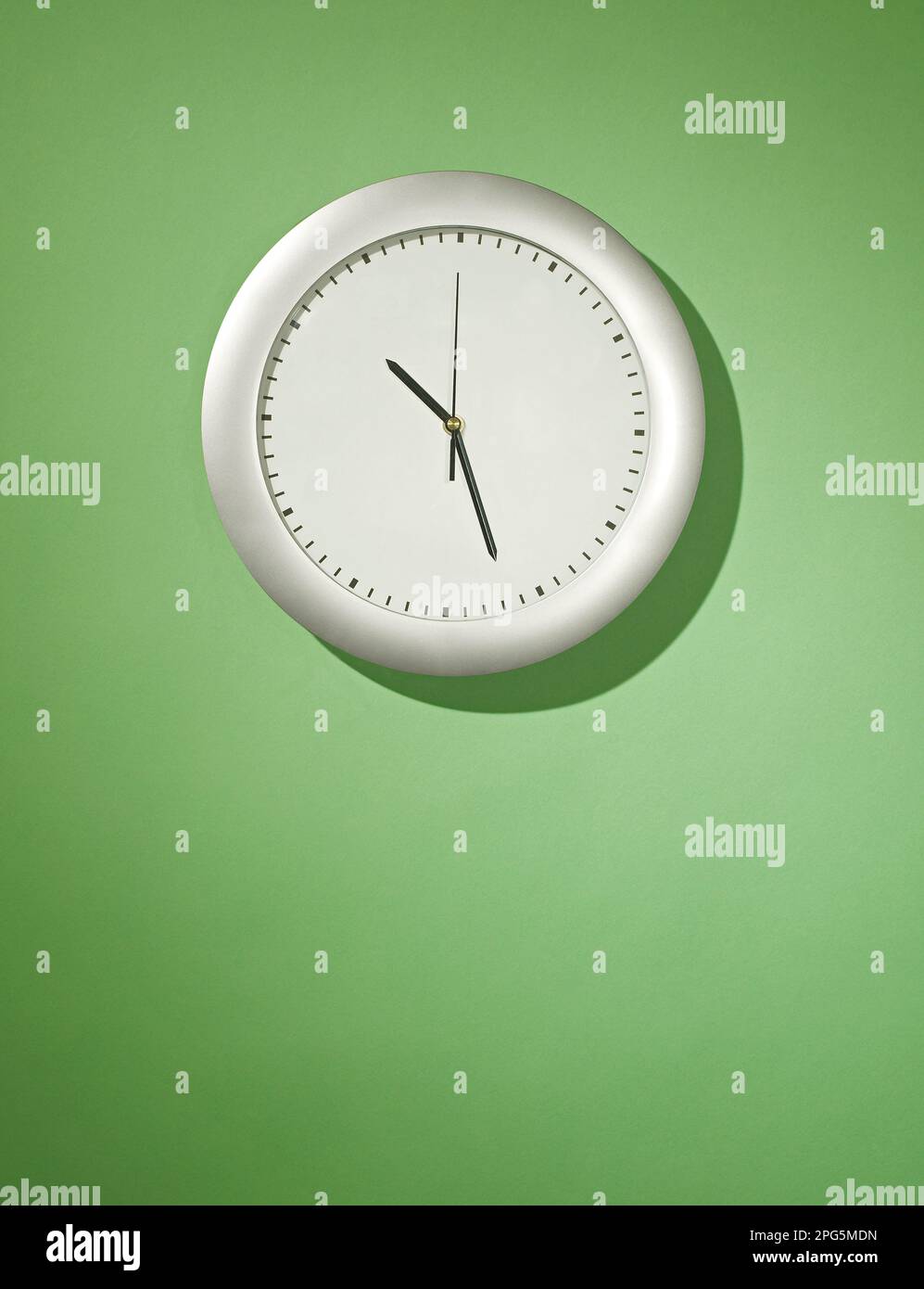 Conceptual image round clock hi-res stock photography and images - Alamy