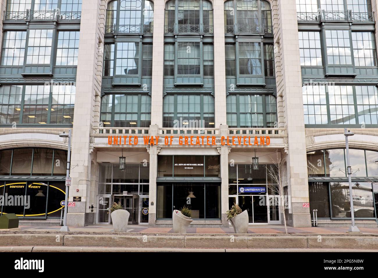Cleveland historic building theater district hi-res stock photography ...