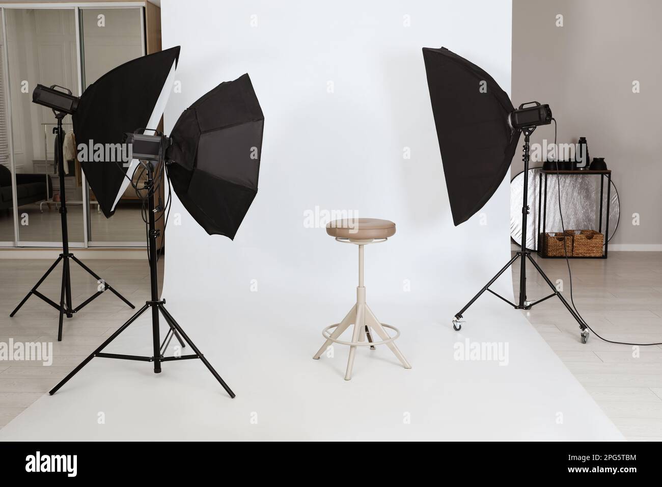 Photo studio white backdrop stool hi-res stock photography and images ...