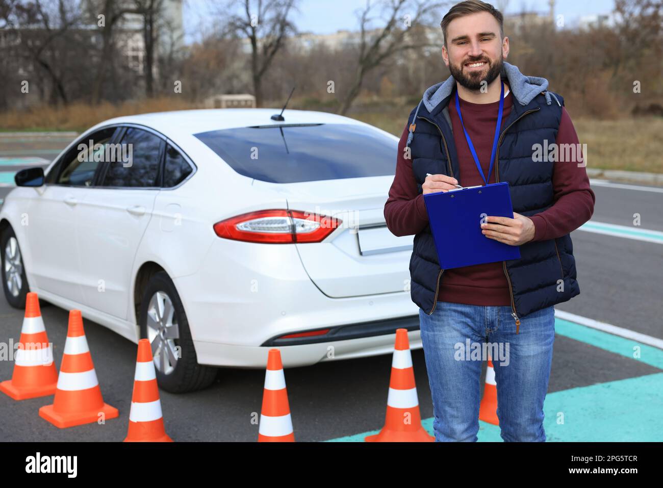 Car driving instructor clipboard hi-res stock photography and images ...