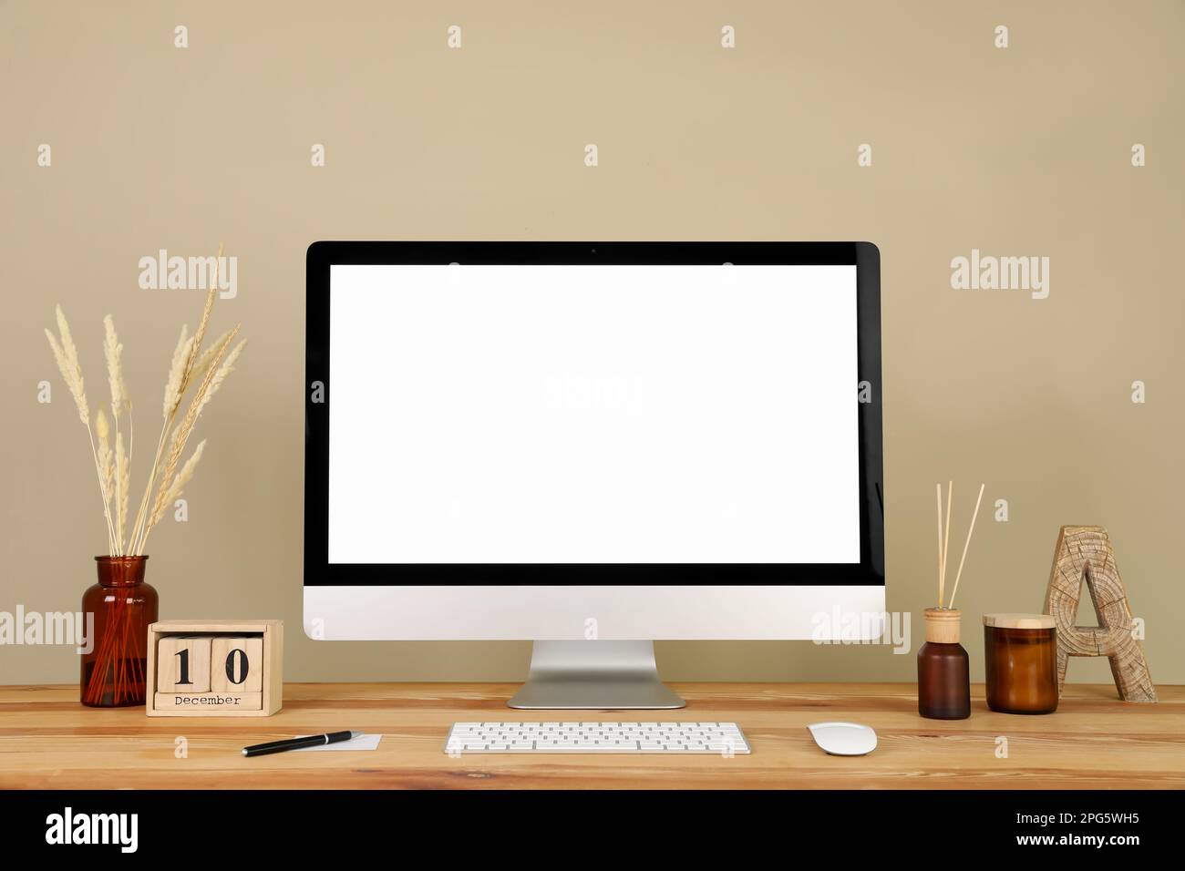 White screen block wall hi-res stock photography and images - Alamy