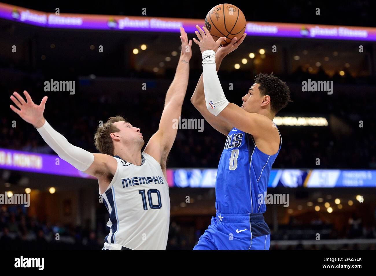 Dallas Mavericks guard Josh Green (8) shoots against Memphis Grizzlies ...