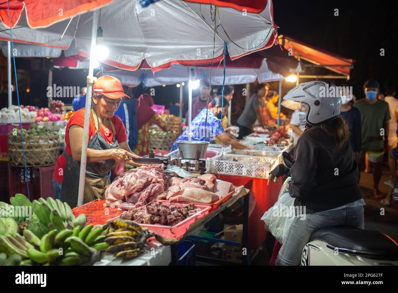Denpasar, Bali, Indonesia - March 20, 2023: Sellers at the Pasar ...
